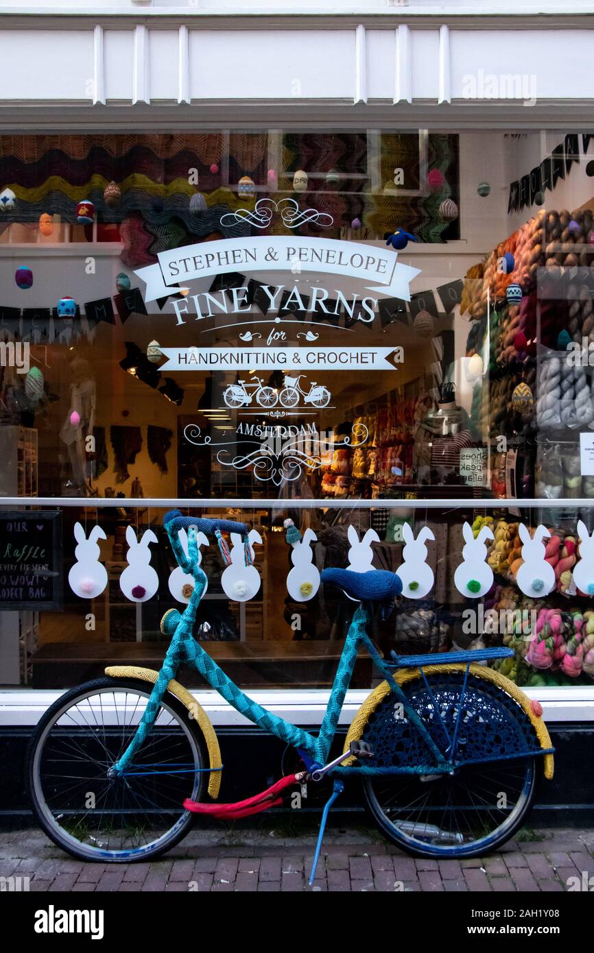 Stephen & Penelope Yarn Shop Window Stock Photo - Alamy