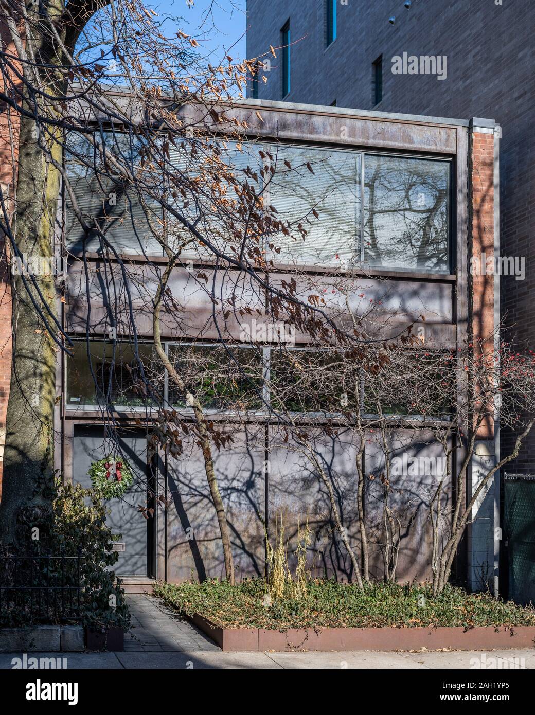 Cor-ten steel modernist house in the Lincoln Park neighborhood Stock ...