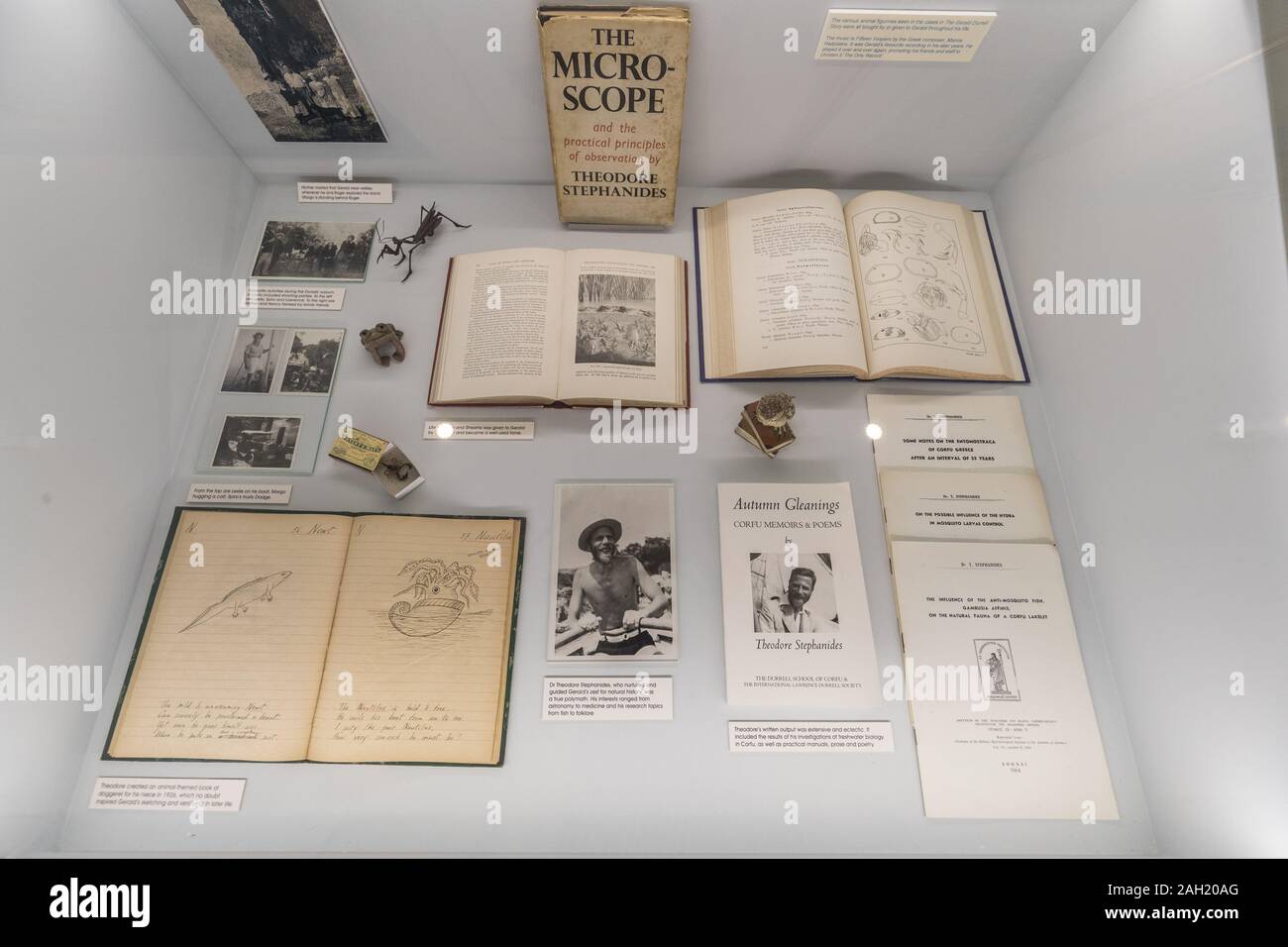 Gerald durrell story hi-res stock photography and images - Alamy