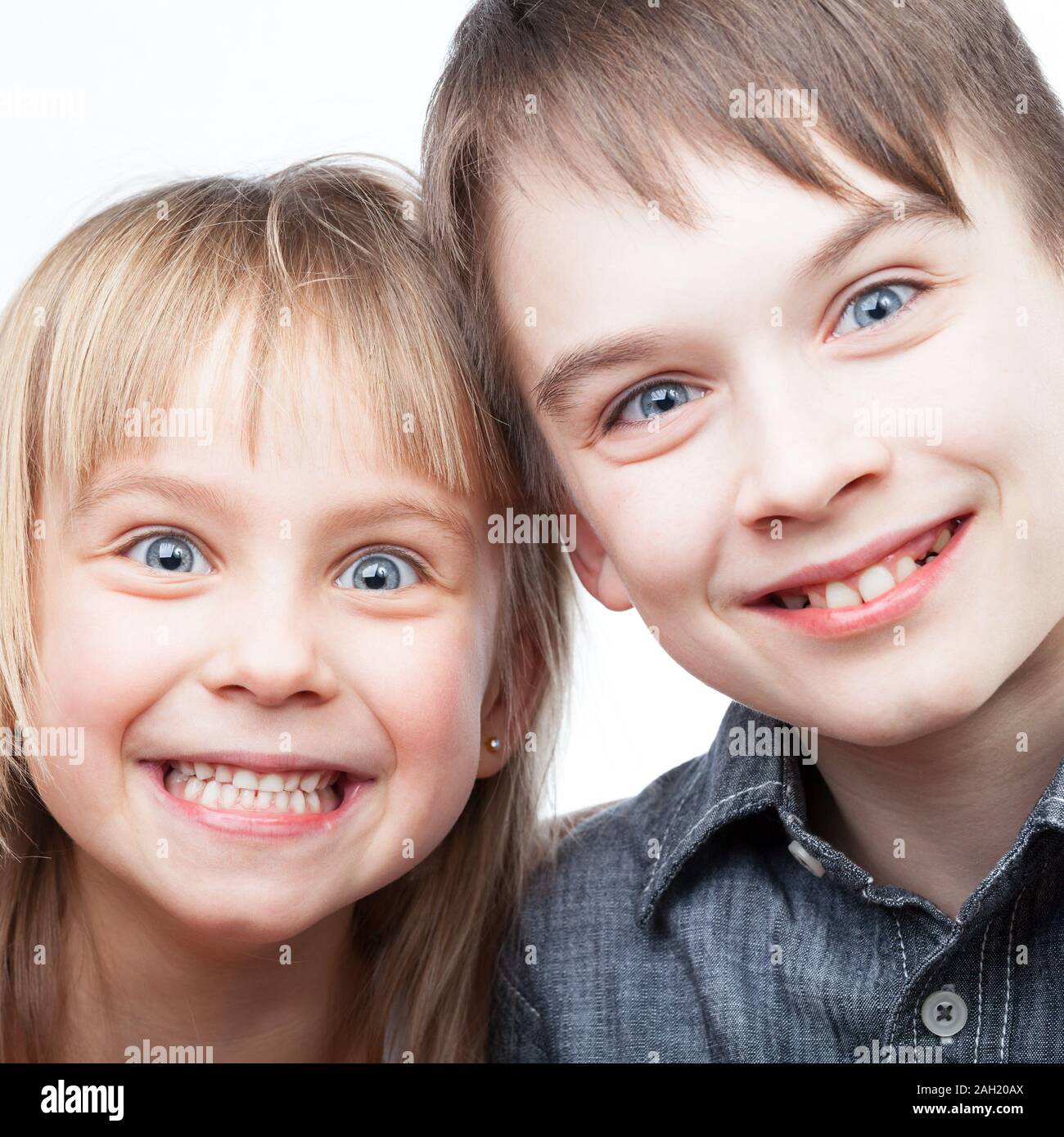 Portrait of happy sister and brother smiling Stock Photo - Alamy