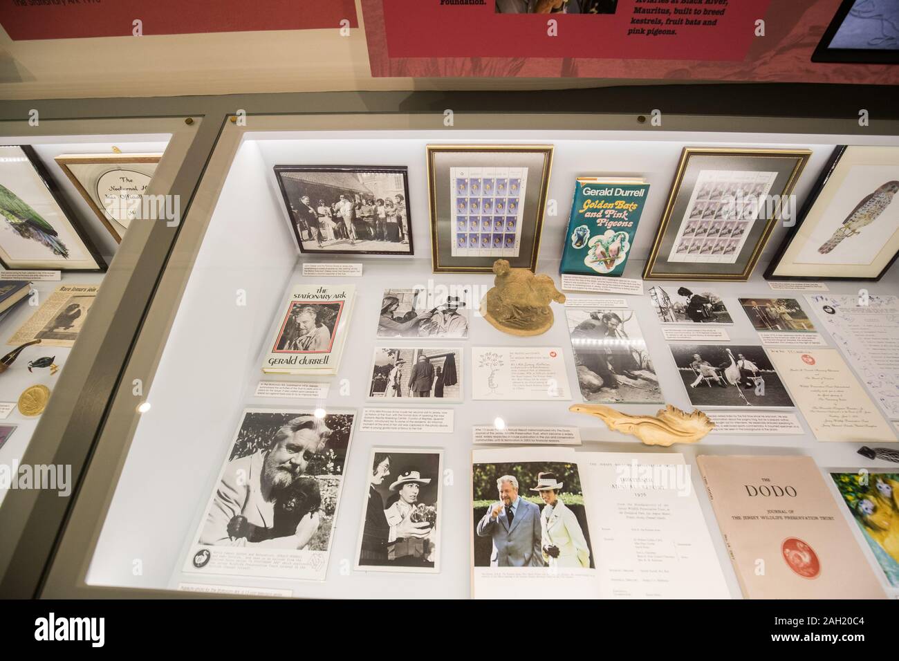 Gerald durrell story hi-res stock photography and images - Alamy