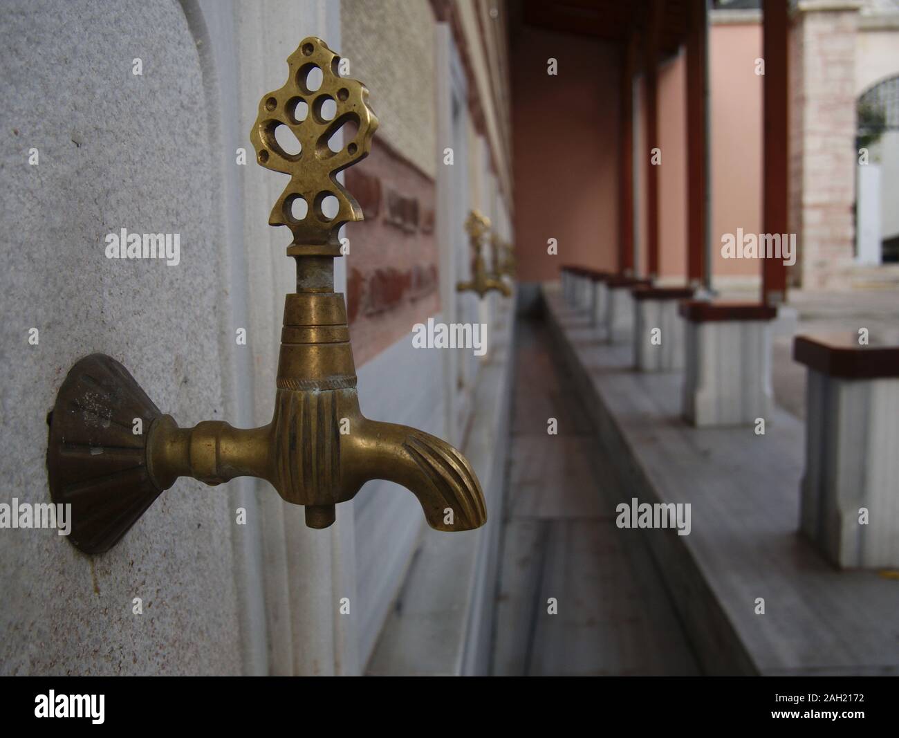 Nepal water supply hi-res stock photography and images - Alamy