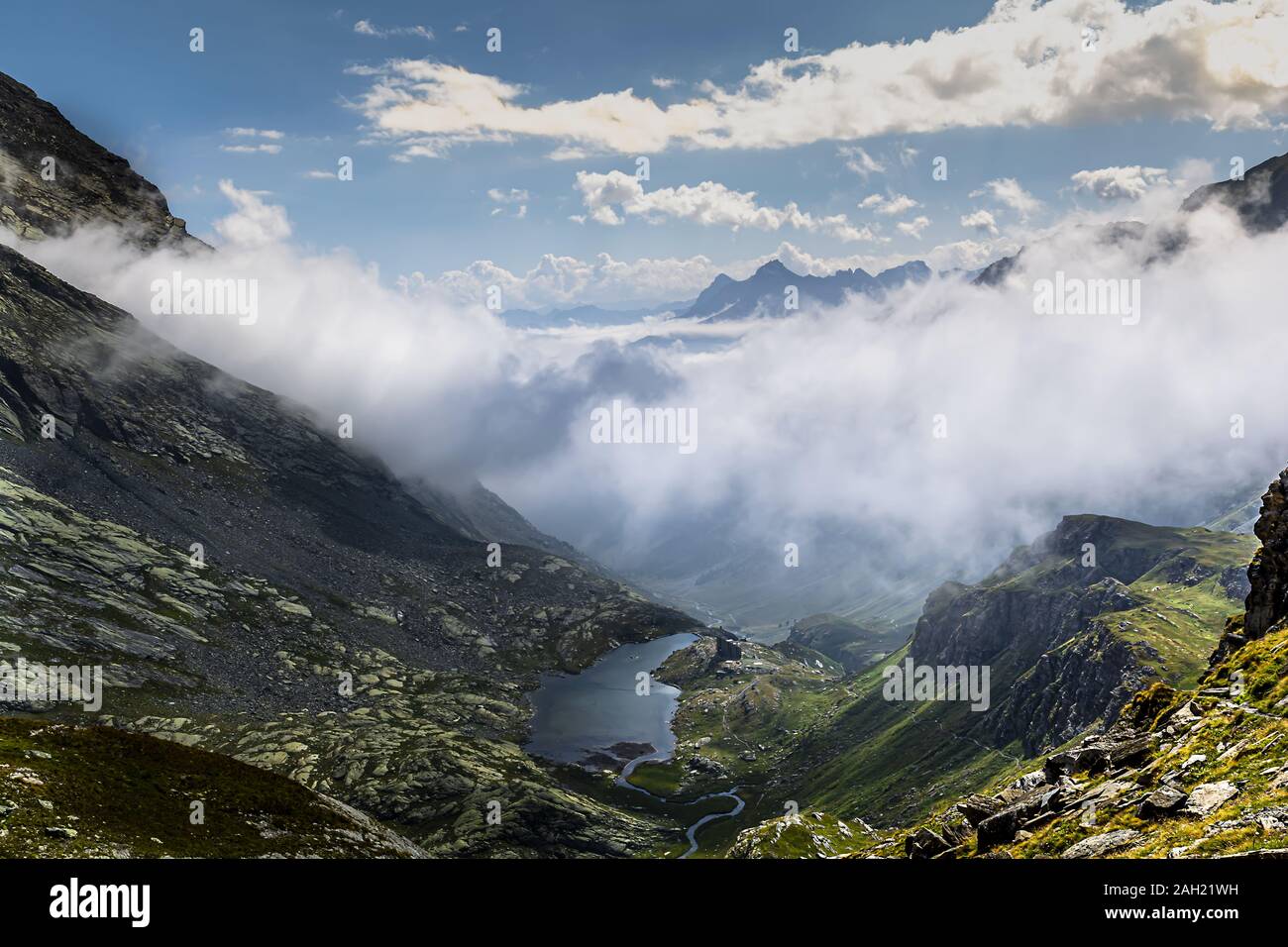 Hiking around Monviso: unique scenarios, mountains and enchanting ...