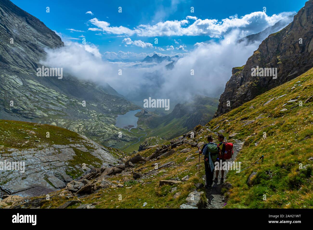 Hiking around Monviso: unique scenarios, mountains and enchanting ...