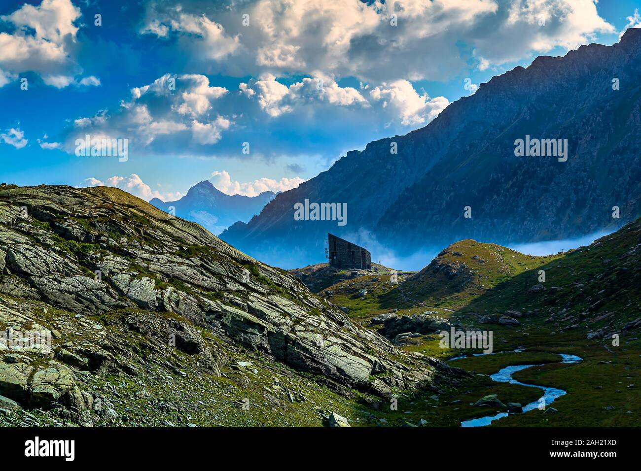 Hiking around Monviso: unique scenarios, mountains and enchanting ...