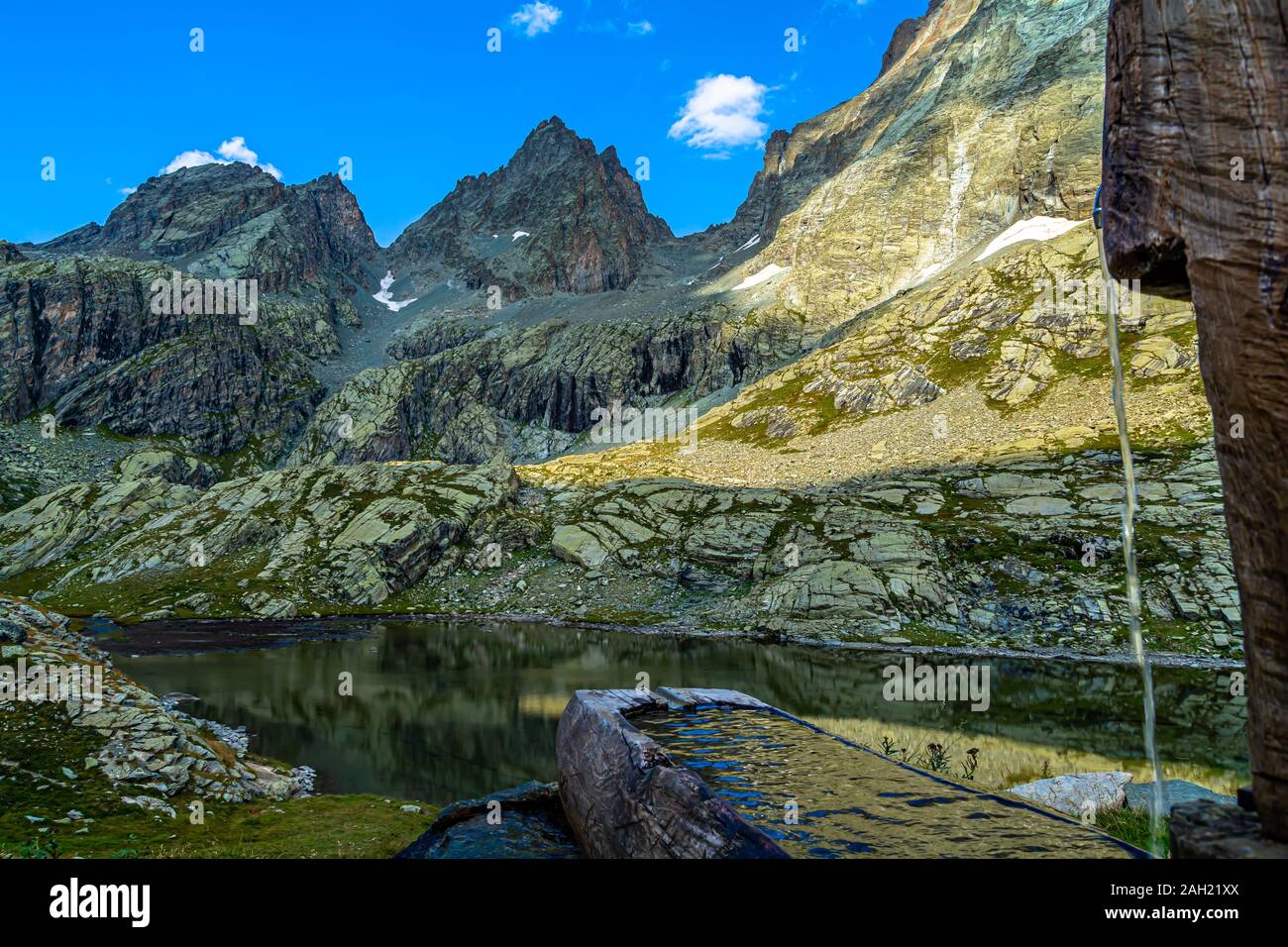 Hiking around Monviso: unique scenarios, mountains and enchanting ...
