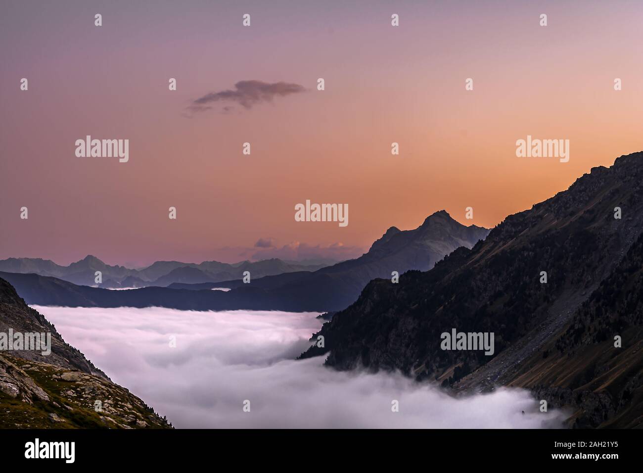 Hiking around Monviso: unique scenarios, mountains and enchanting ...