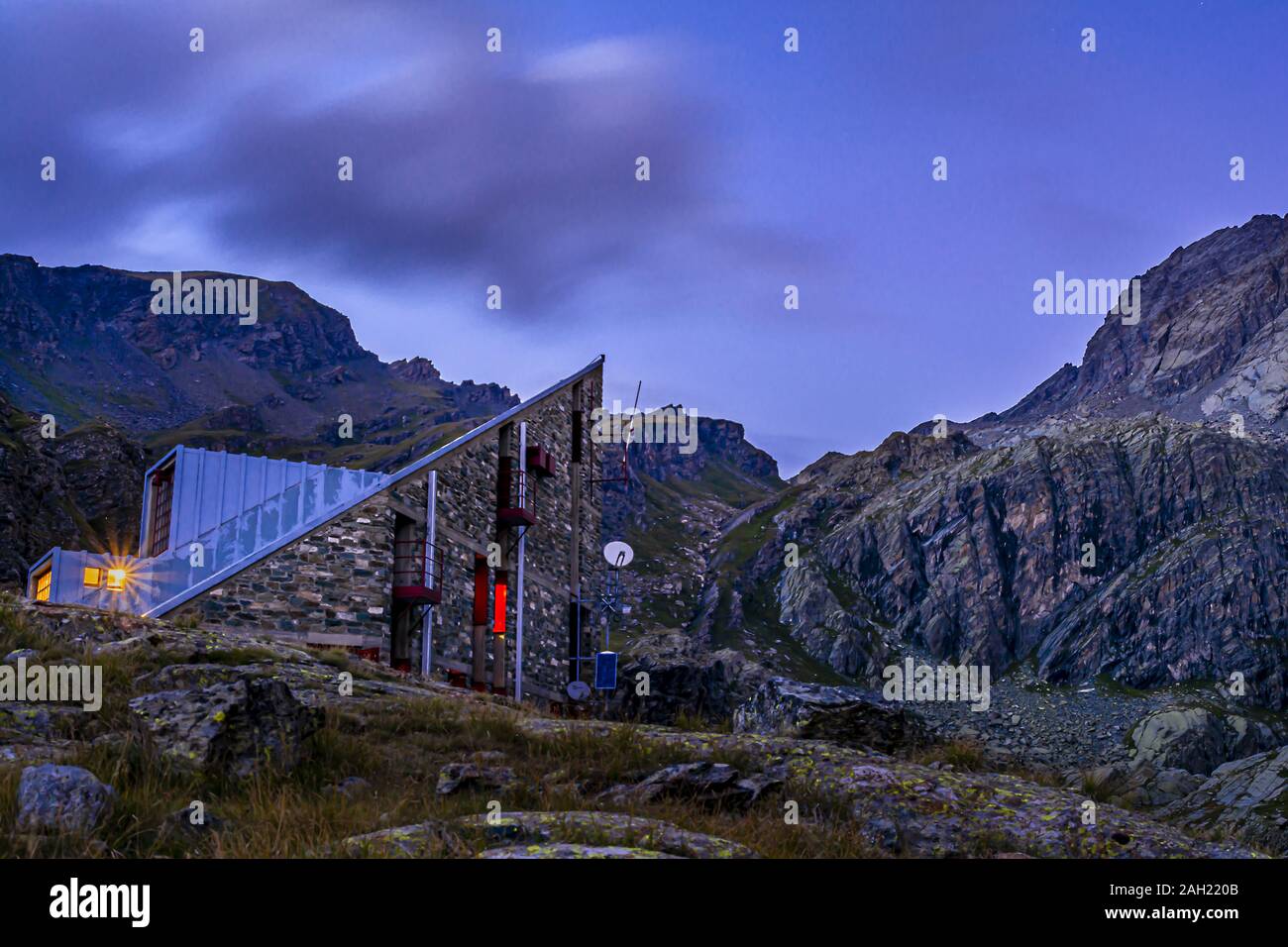 Hiking around Monviso: unique scenarios, mountains and enchanting ...