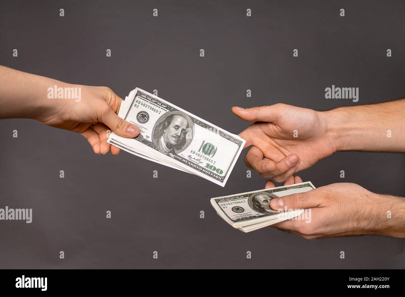 Handing over money hi-res stock photography and images - Alamy