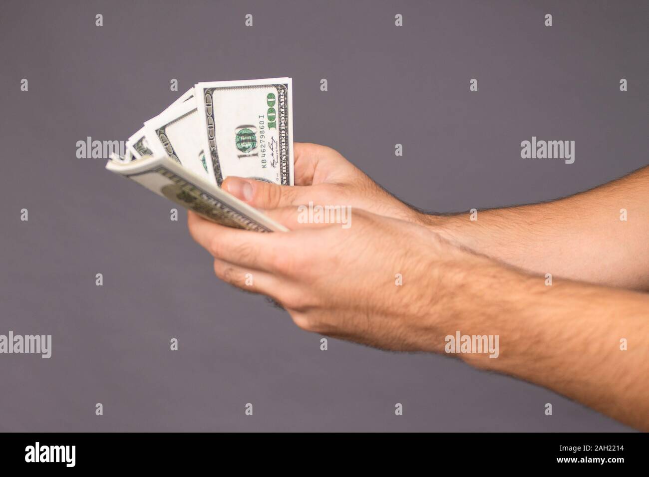 Handing over money hi-res stock photography and images - Alamy