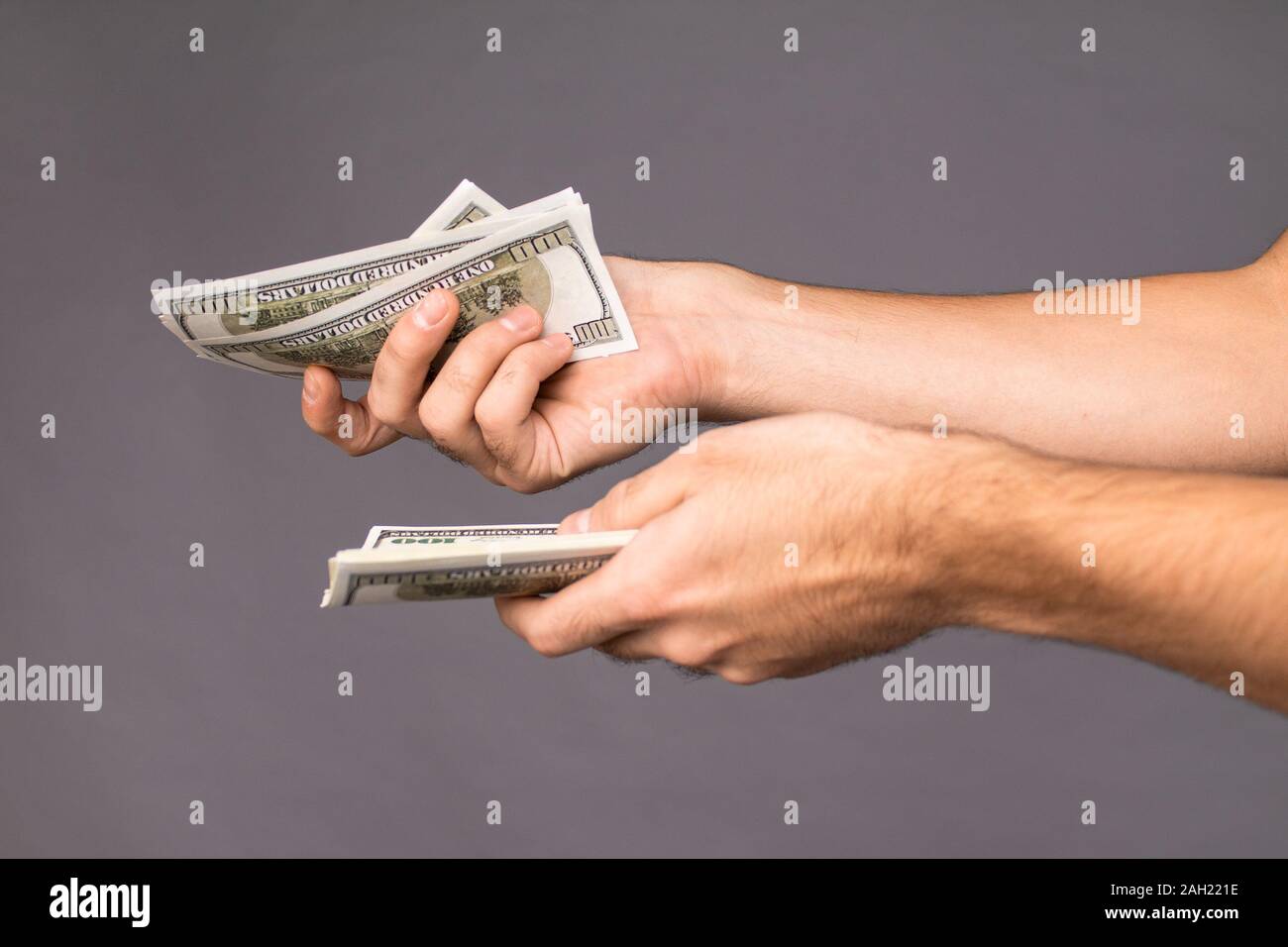 Handing over money hi-res stock photography and images - Alamy