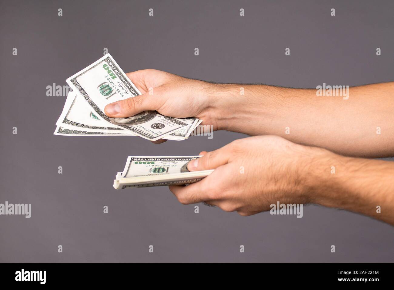 Handing over money hi-res stock photography and images - Alamy