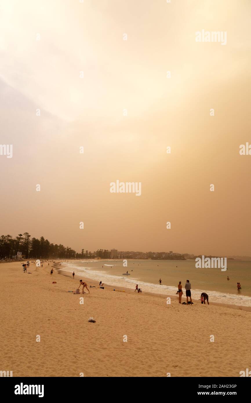 Sydney bushfires; a pall of smoke over Manly beach due to the bushfires ...