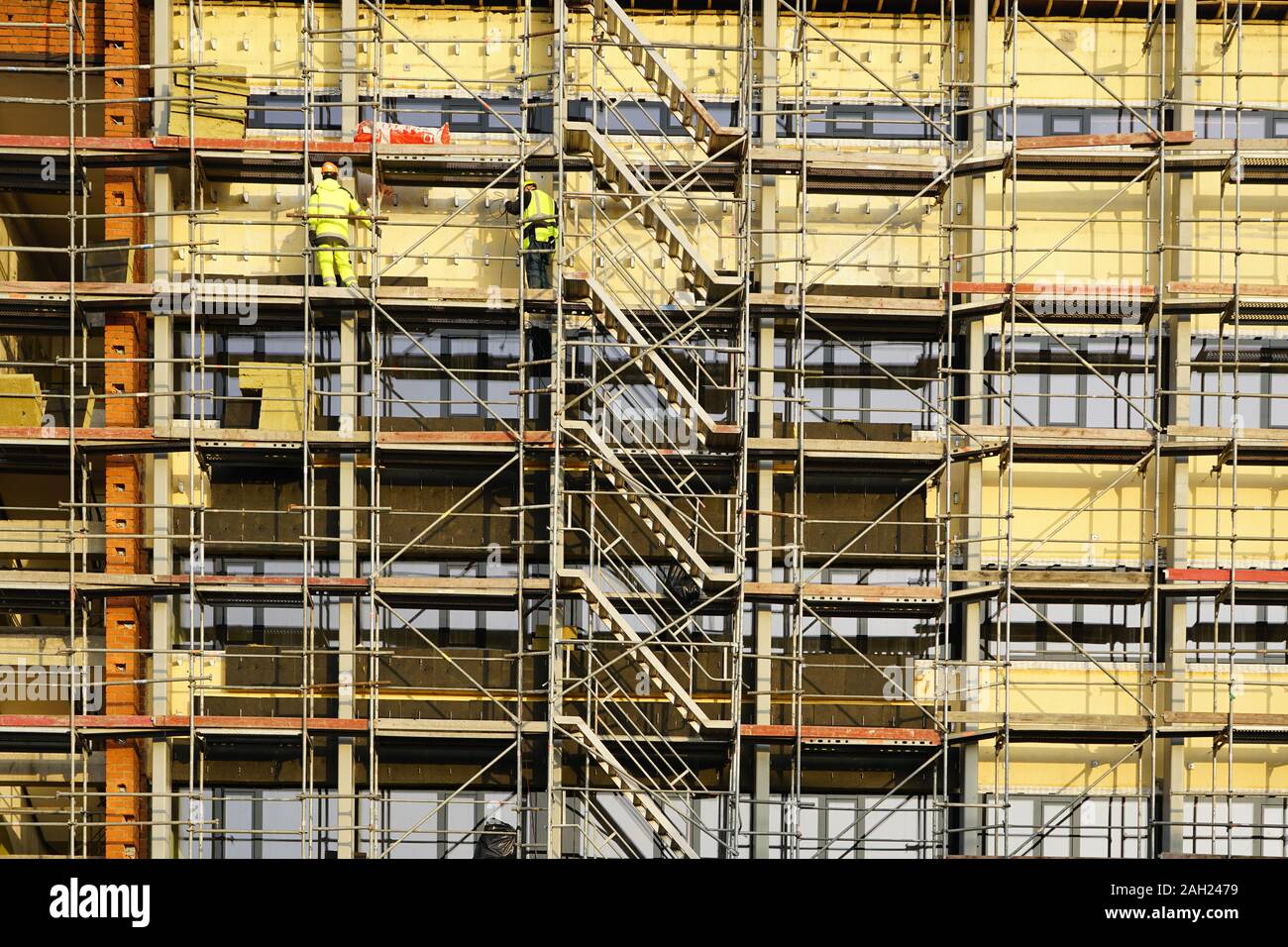 scaffolding arround the house to install thermal insulation of the ...