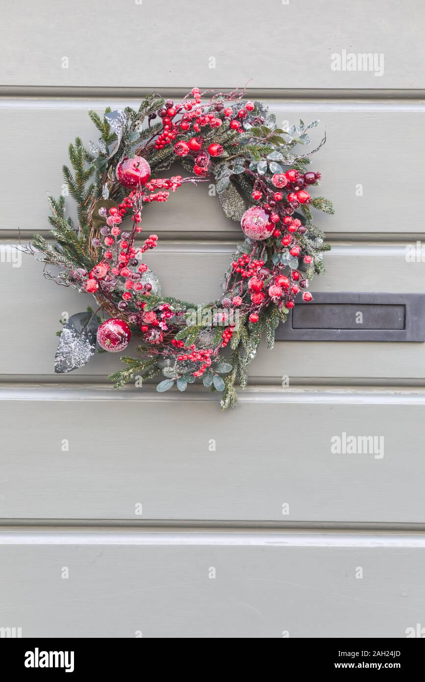 decorative Christmas wreath on a garage door Stock Photo - Alamy