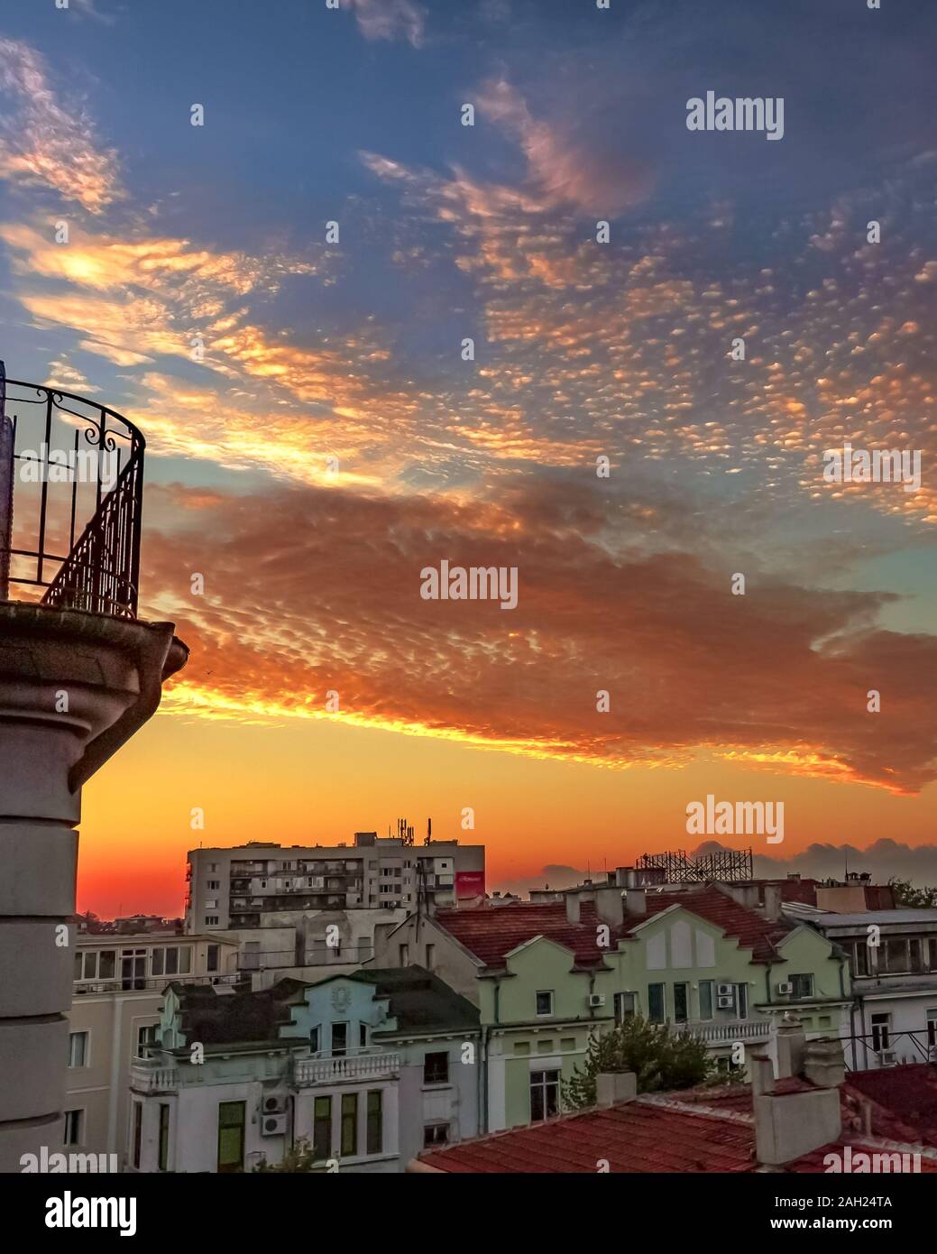 Astonishing sunrise hi-res stock photography and images - Alamy