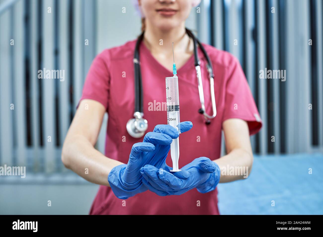 Medical doctor with syringe , focus on her hands Stock Photo - Alamy