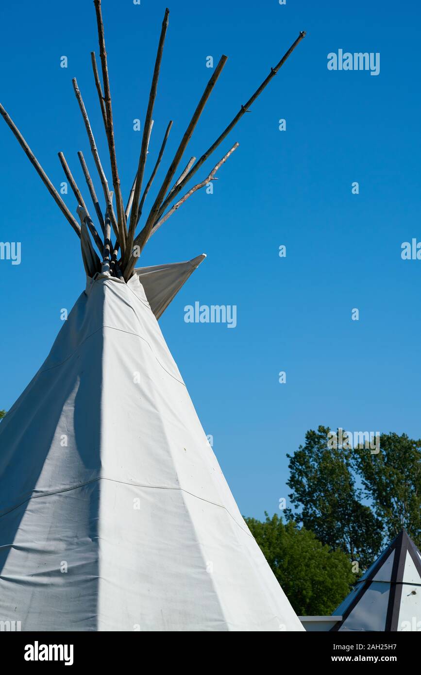 Tipi poles hi-res stock photography and images - Alamy