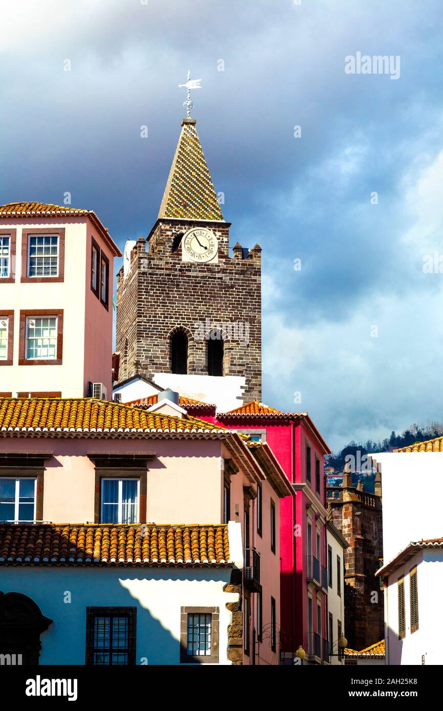 Madeira funchal buildings hi-res stock photography and images - Alamy