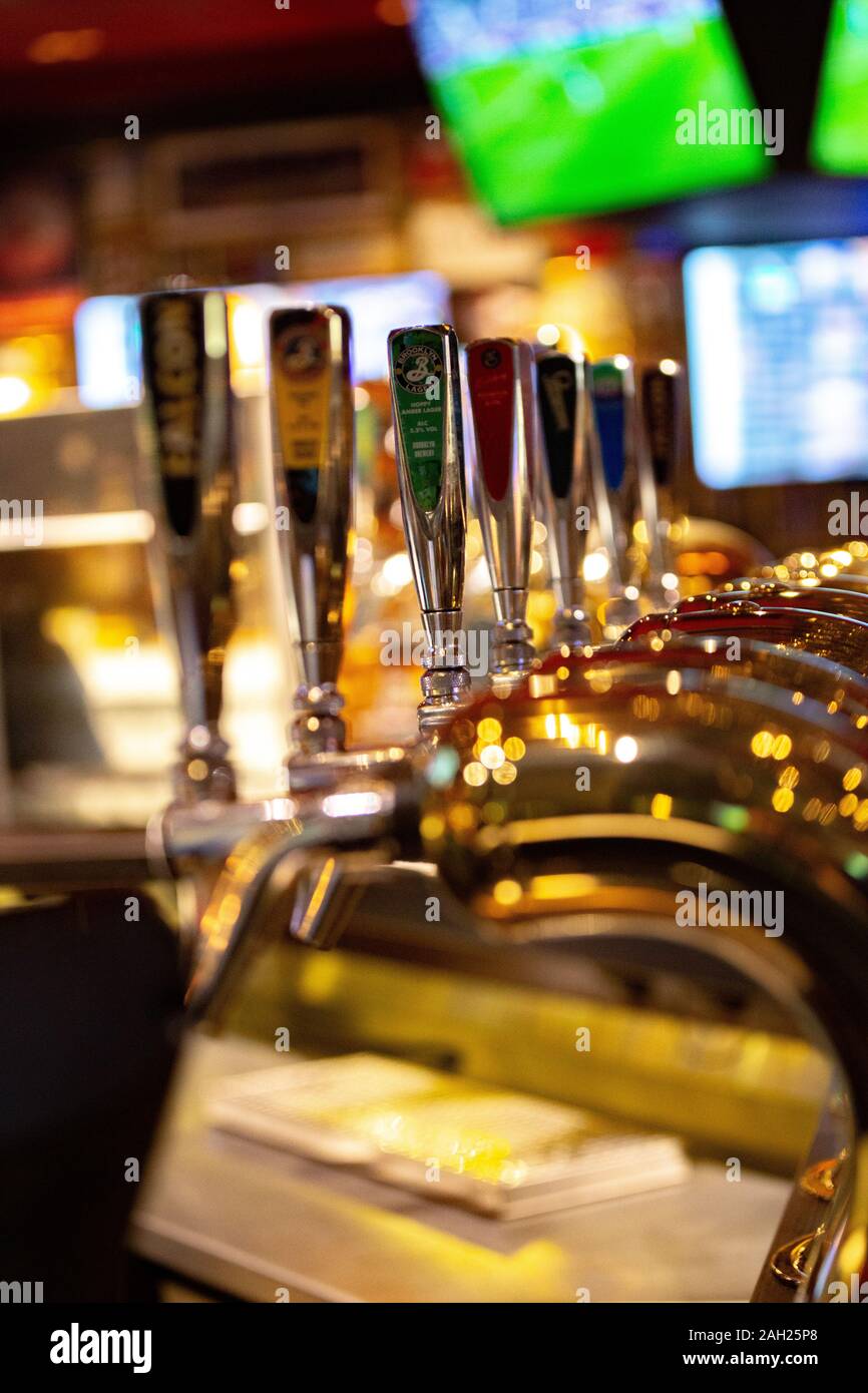Serving draft beer in a fancy bar Stock Photo - Alamy