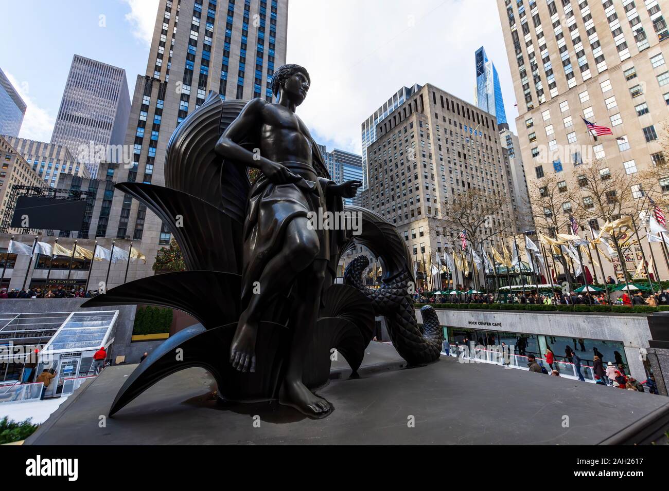 New York, NY, USA - December 5, 2019. The famous Rockefeller Center in ...