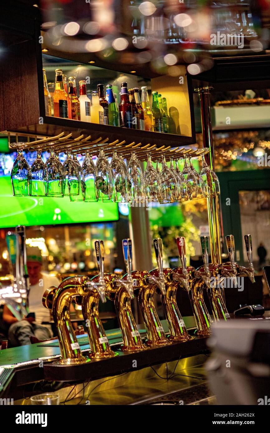 Serving draft beer in a fancy bar Stock Photo - Alamy