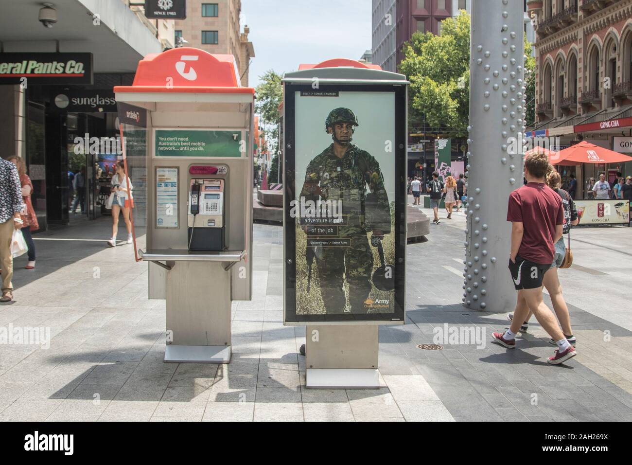 Army job advert advertisement recruitment hi-res stock photography and ...