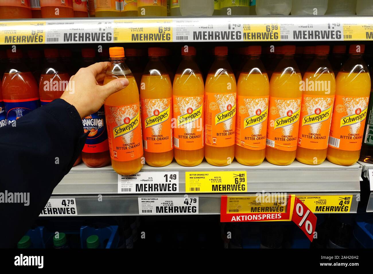 Fizzy drinks hi-res stock photography and images - Alamy