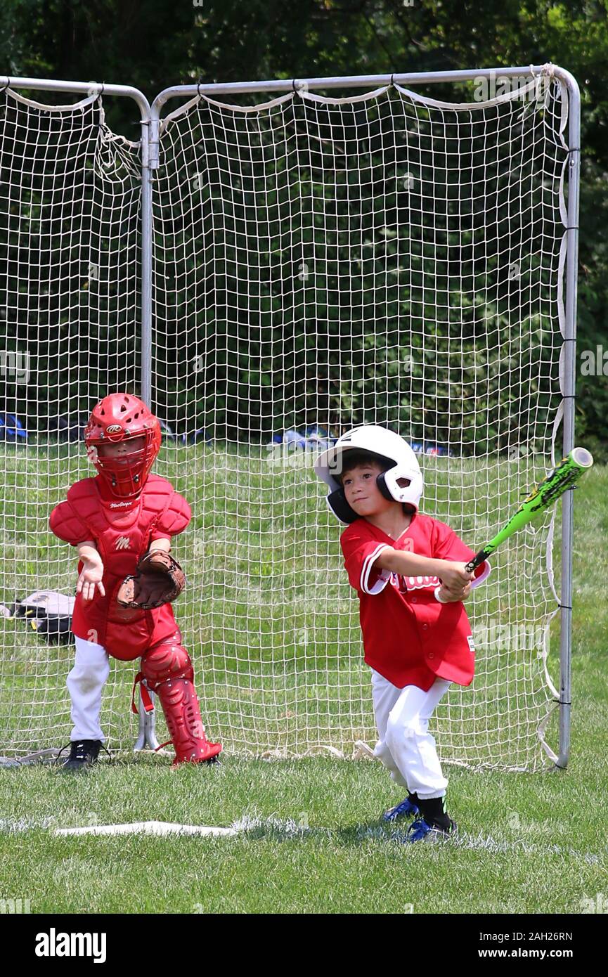 Kids baseball catcher hi-res stock photography and images - Alamy