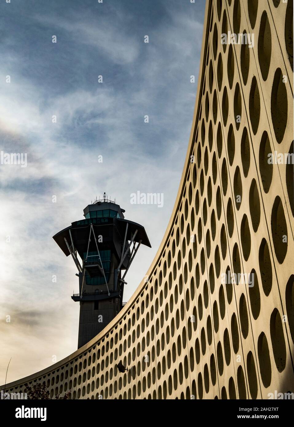 The Theme Building, architectural icon with space age influence. Los ...