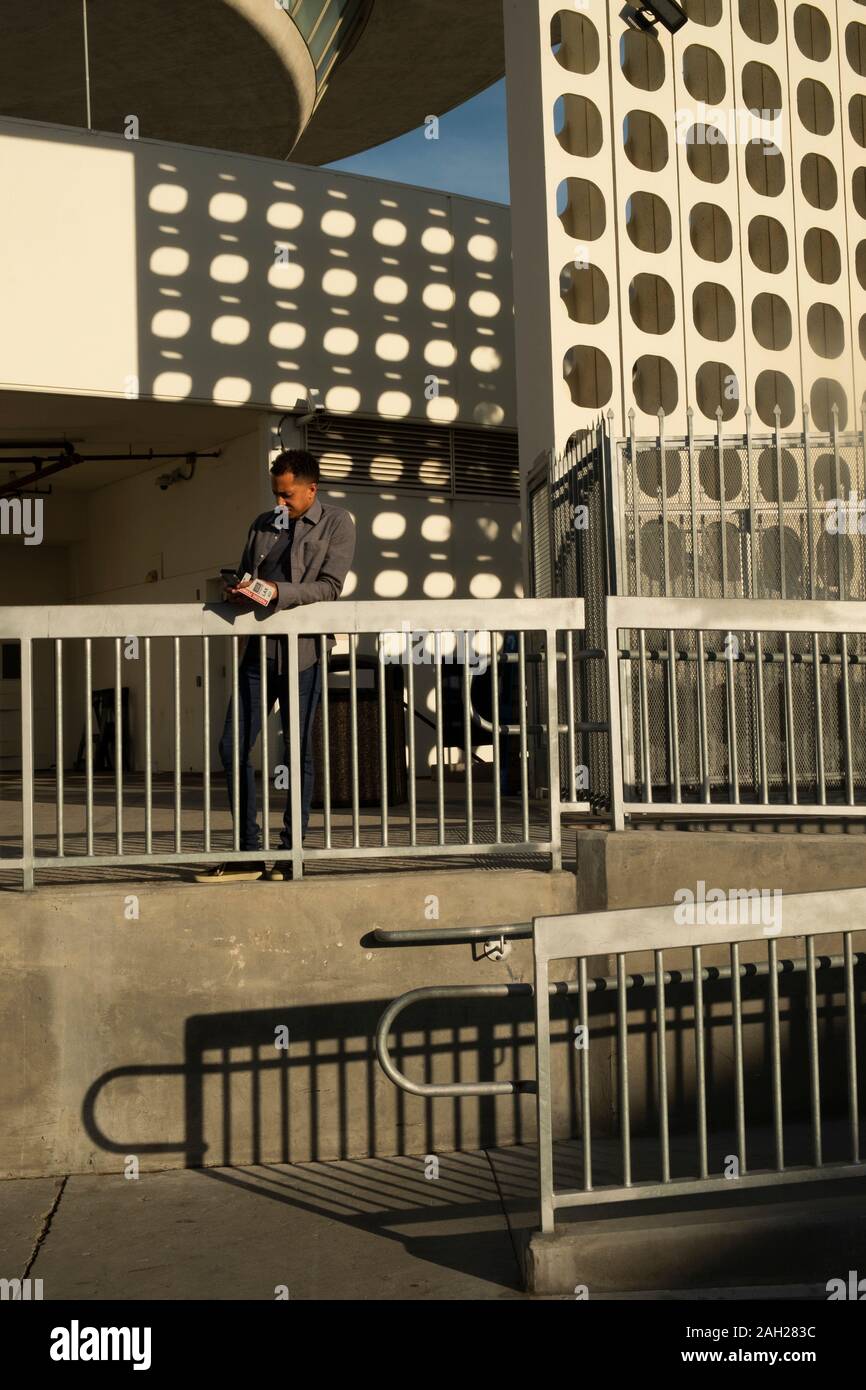 Los angeles airport theme building hi-res stock photography and images ...