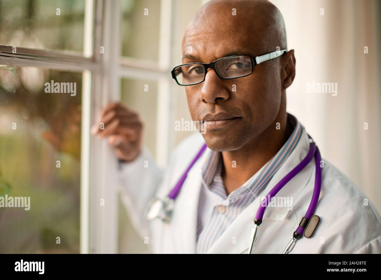 Lean against window frame hi-res stock photography and images - Alamy
