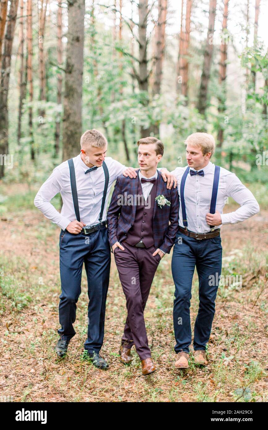 Groomsmen suit men friends hi-res stock photography and images - Alamy