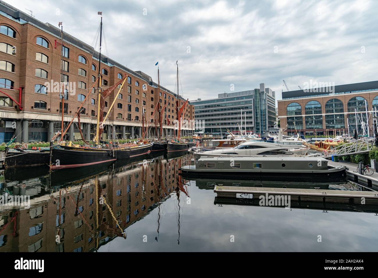 St catherine dock hi-res stock photography and images - Alamy
