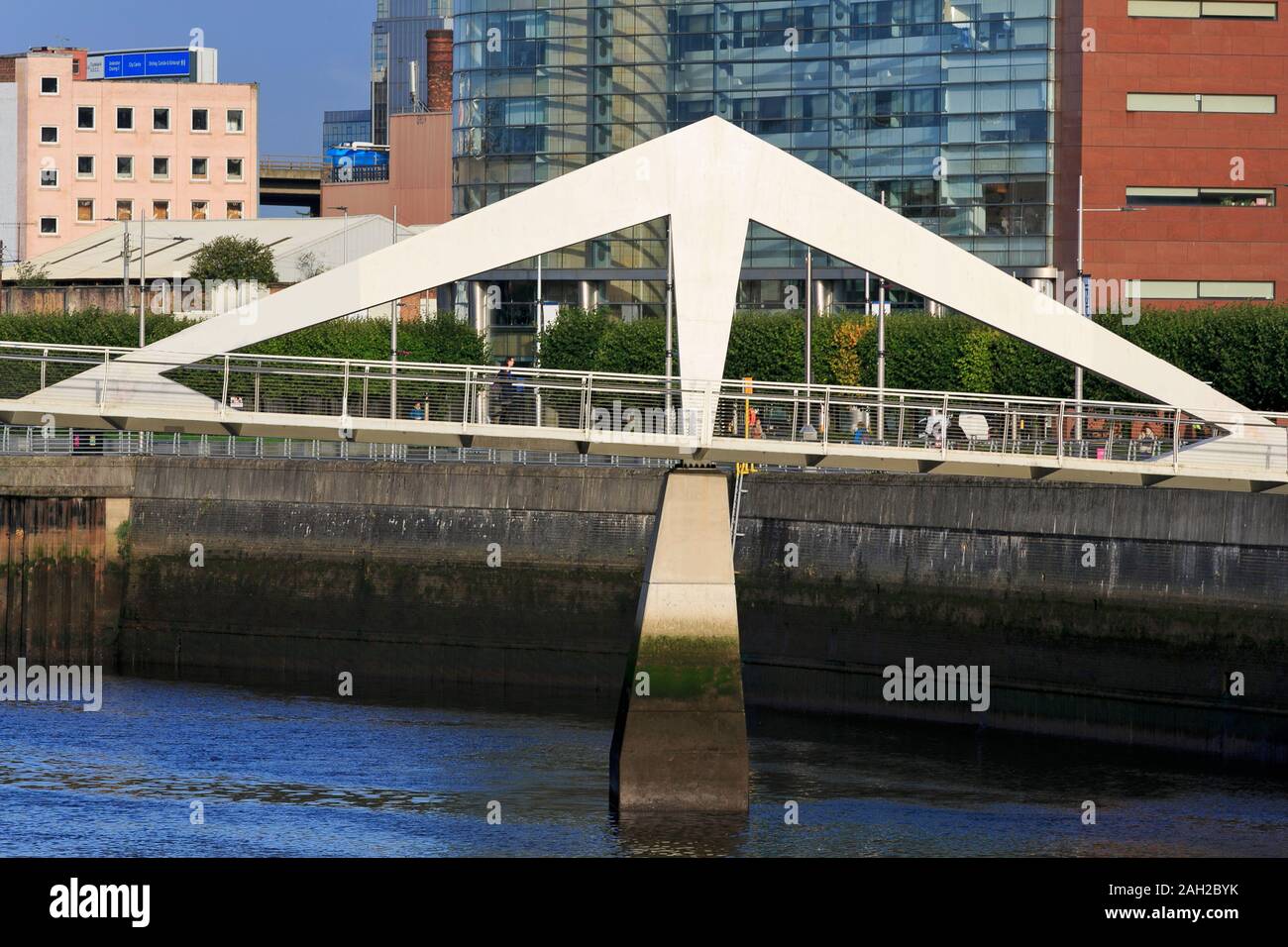 Tradeston footbridge hi-res stock photography and images - Alamy