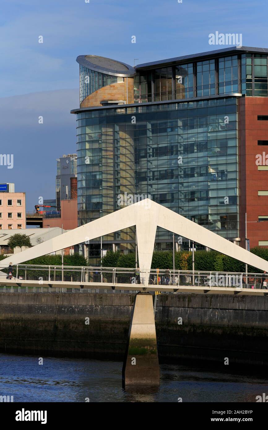 Tradeston footbridge hi-res stock photography and images - Alamy