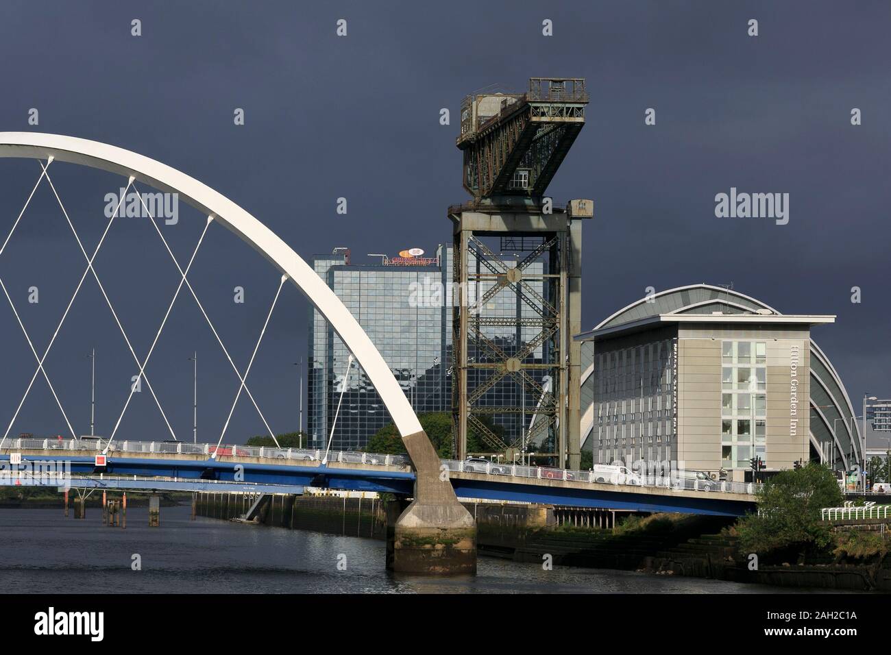 Clyde arc squinty bridge river clyde hi-res stock photography and ...