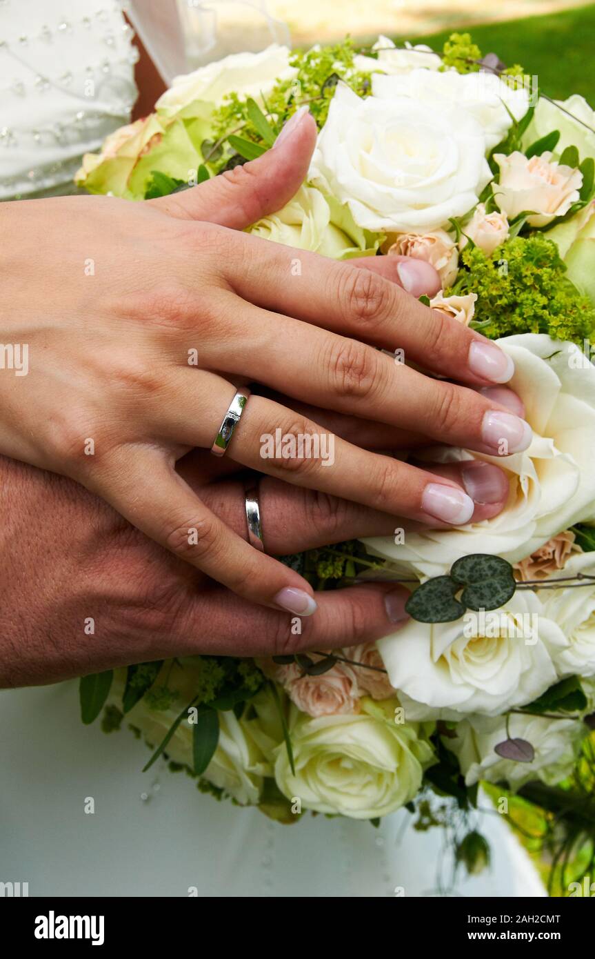 wedding couple hand in hand Stock Photo - Alamy