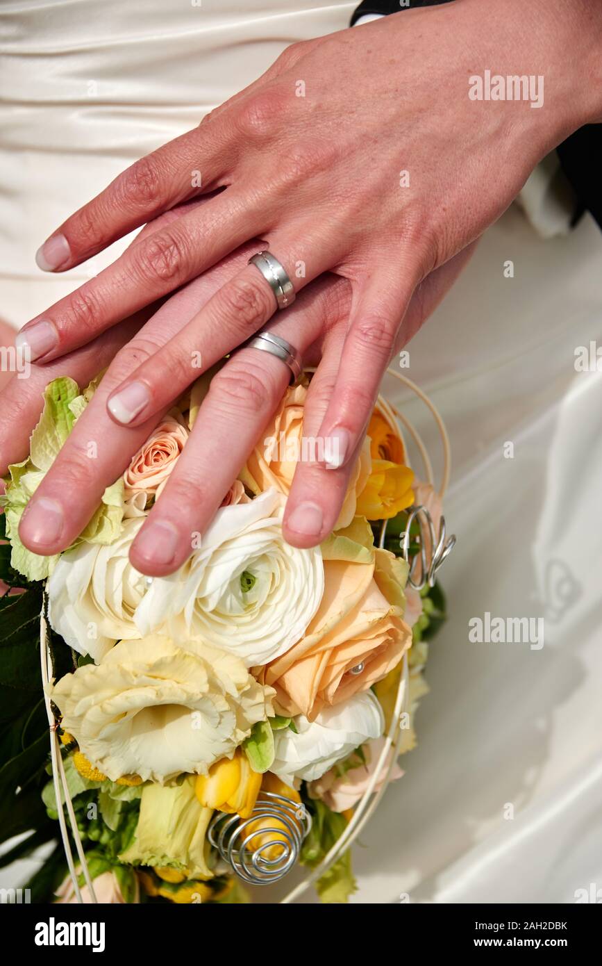 wedding couple hand in hand Stock Photo - Alamy