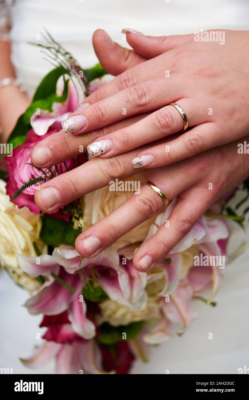 wedding couple hand in hand Stock Photo - Alamy