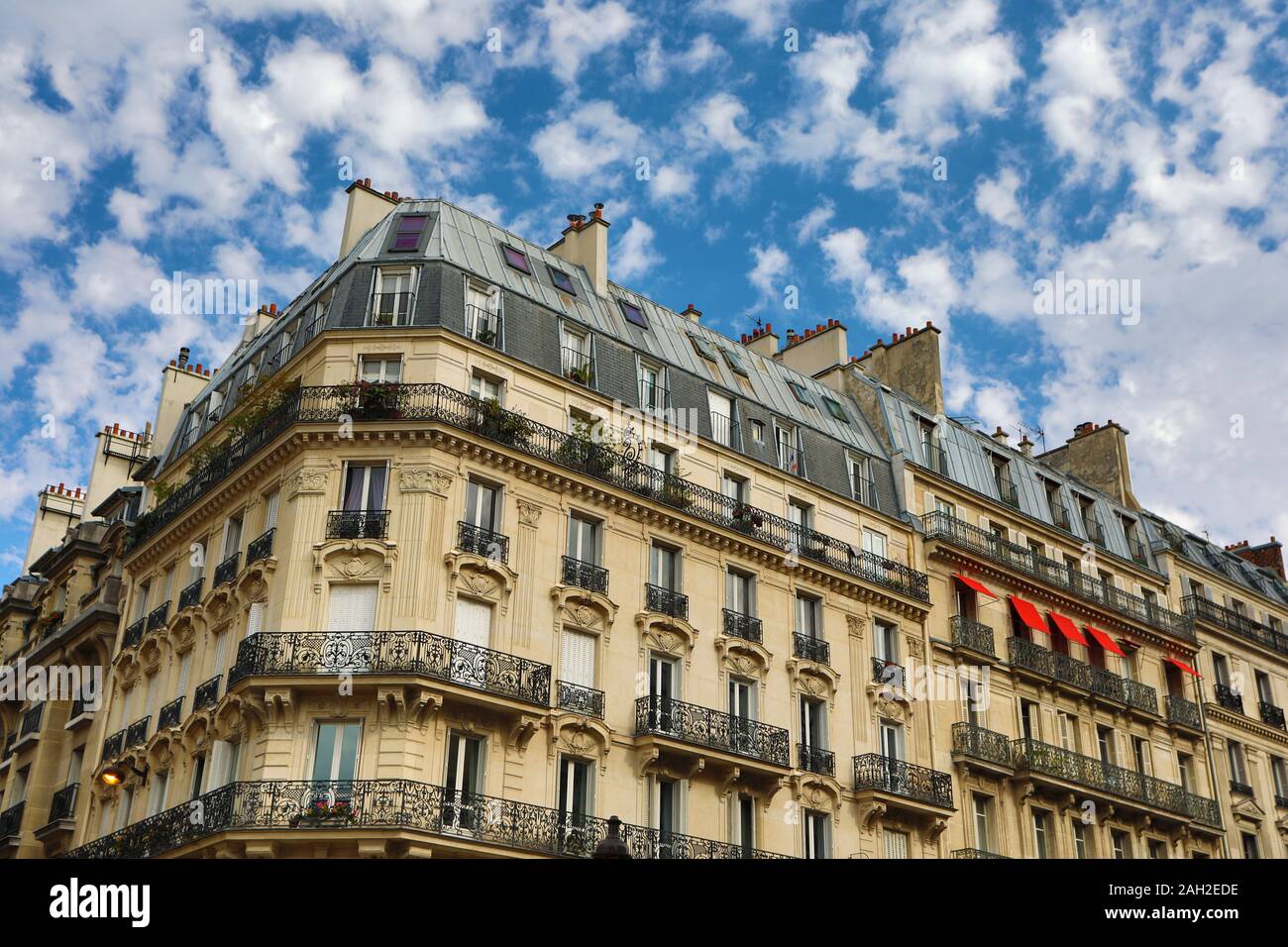 Facade of a traditional living building in Paris, France Stock Photo ...