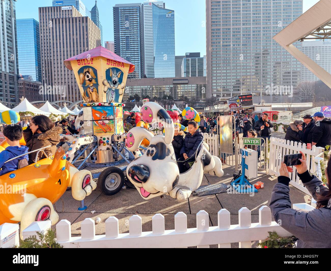 Nathan Phillips Square / City Hall, Toronto Stock Photo - Alamy