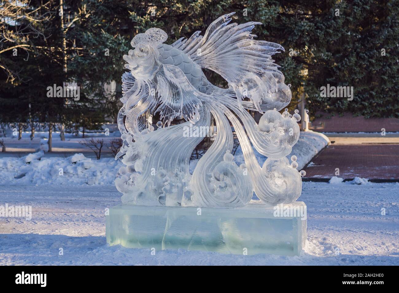 Ice statue hi-res stock photography and images - Alamy