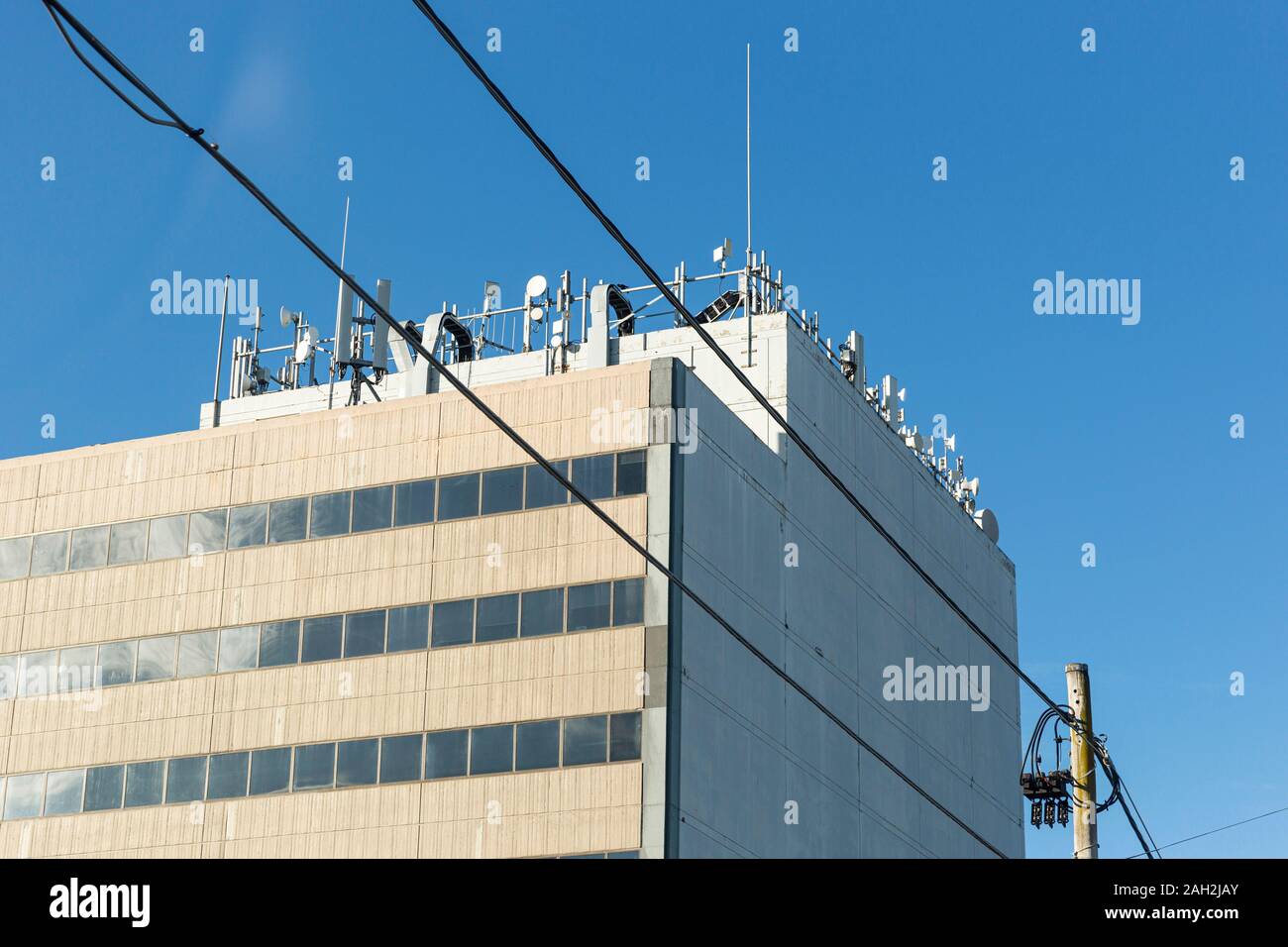 Install antenna hi-res stock photography and images - Alamy