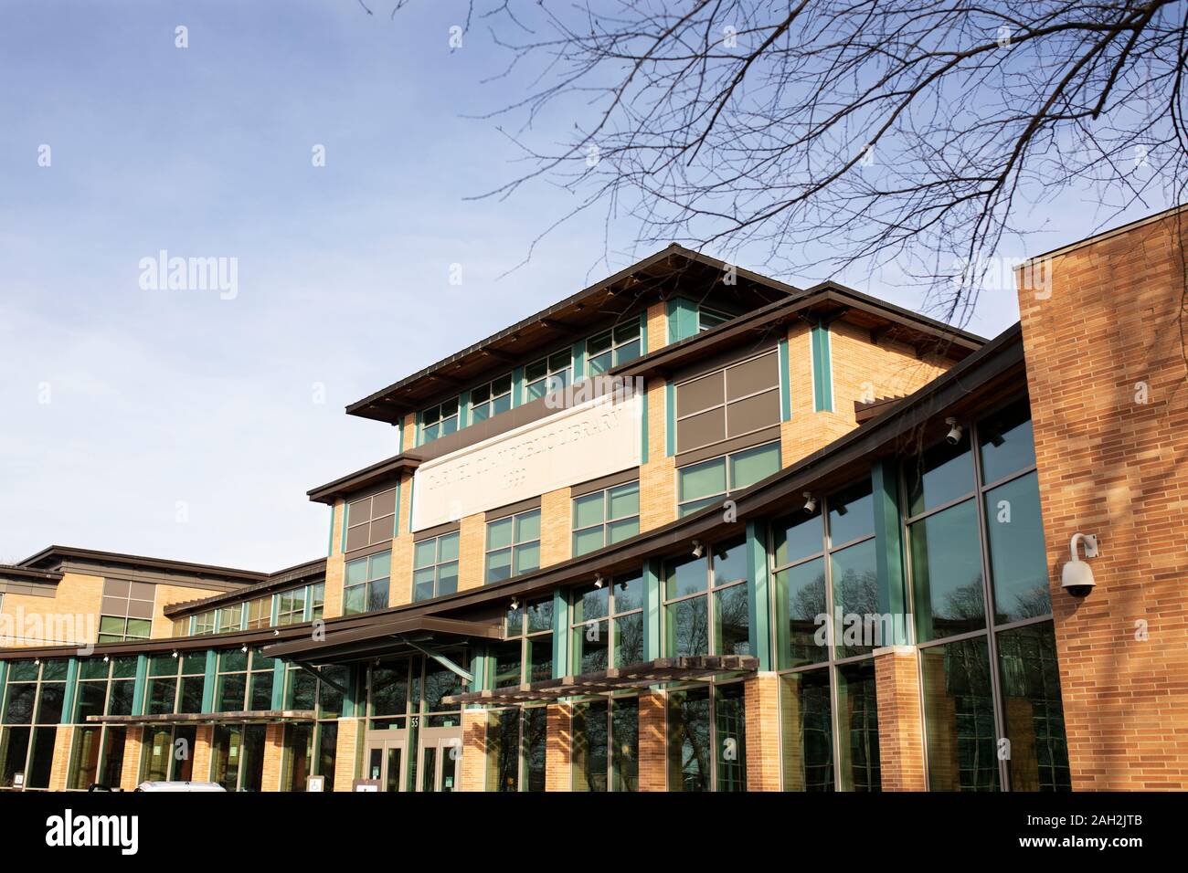 The front entrance of the Carmel Clay Public Library on 4th Avenue in ...