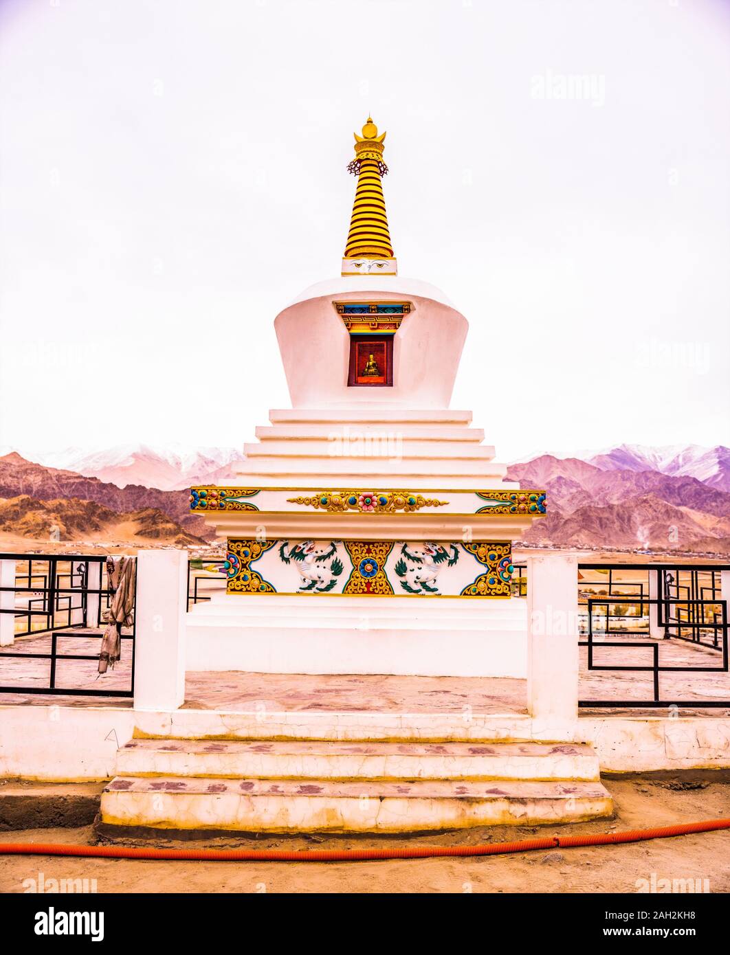 Rock cut stupa hi-res stock photography and images - Alamy