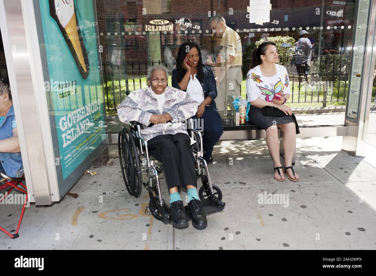 Elderly women watching parade hi-res stock photography and images - Alamy