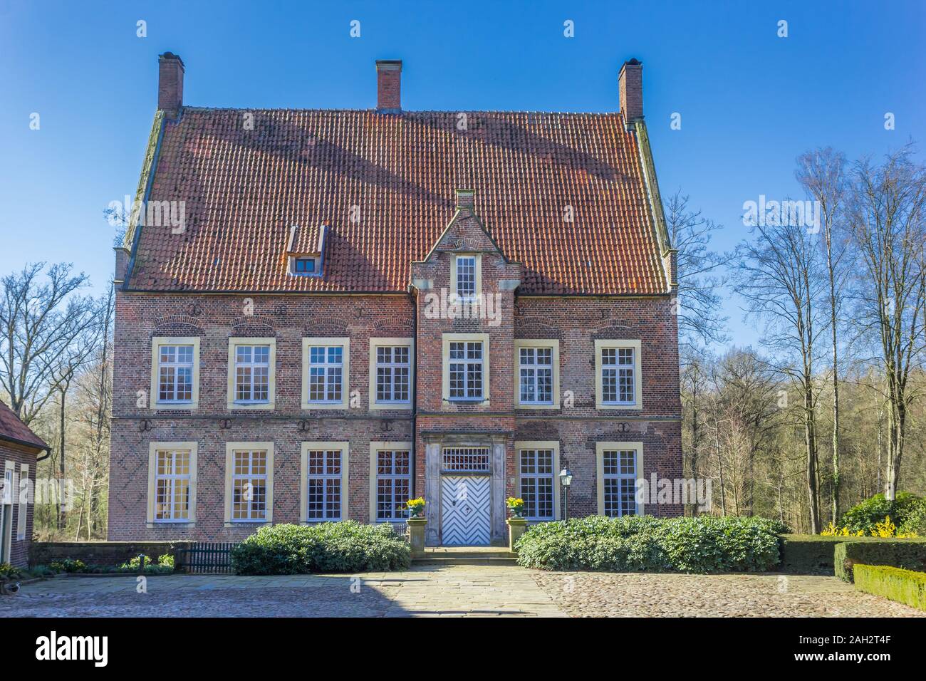 Front view of historic house Welbergen in Ochtrup, Germany Stock Photo ...