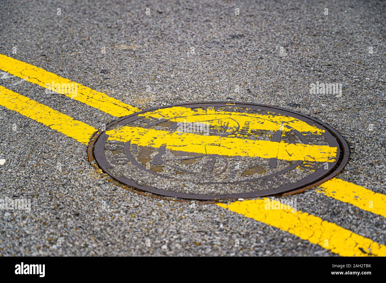Road centerline hi-res stock photography and images - Alamy