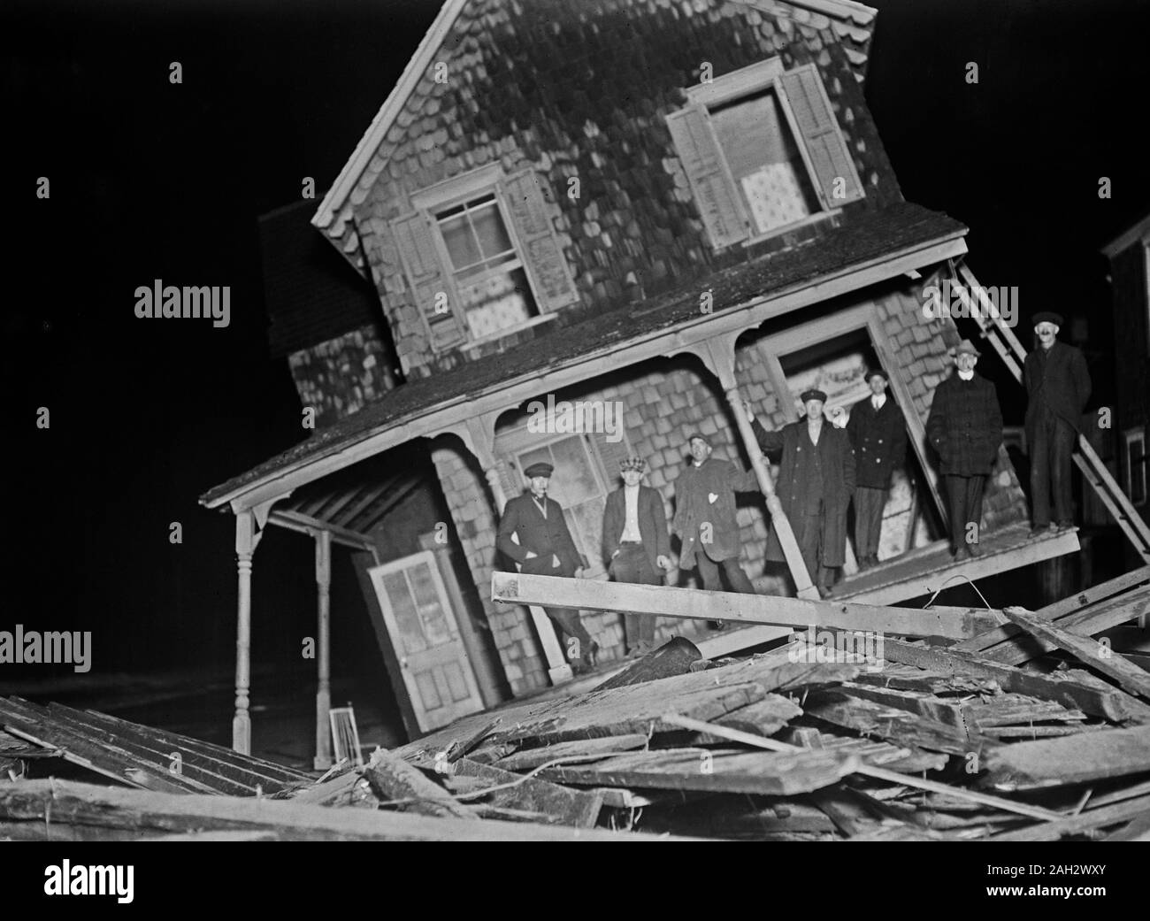 Wrecked cottage hi-res stock photography and images - Alamy